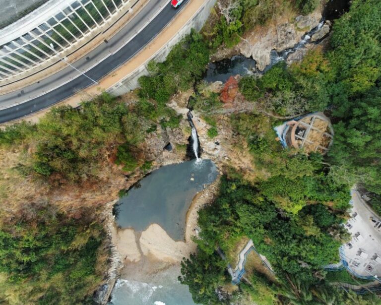 【香港トレイル】|瀑布湾公園| Water fall Bay Park 數碼港 CyberPort 住宅のすぐ裏に滝が😲 | 香港トレイル図鑑